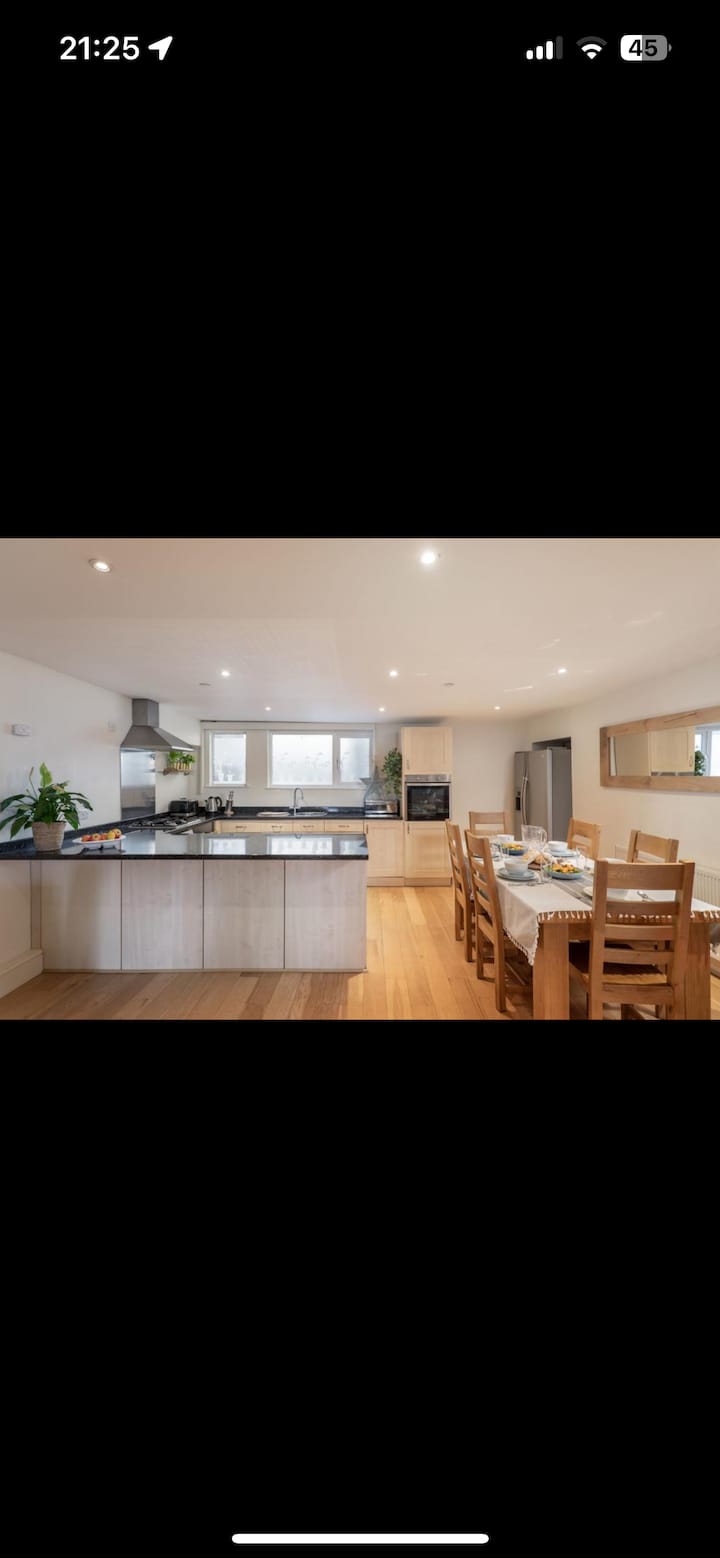 Casa Amarilla - Dartmouth