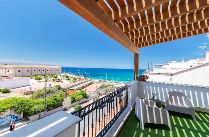 Luminoso Appartamento Con Vista Mare - Terrasini
