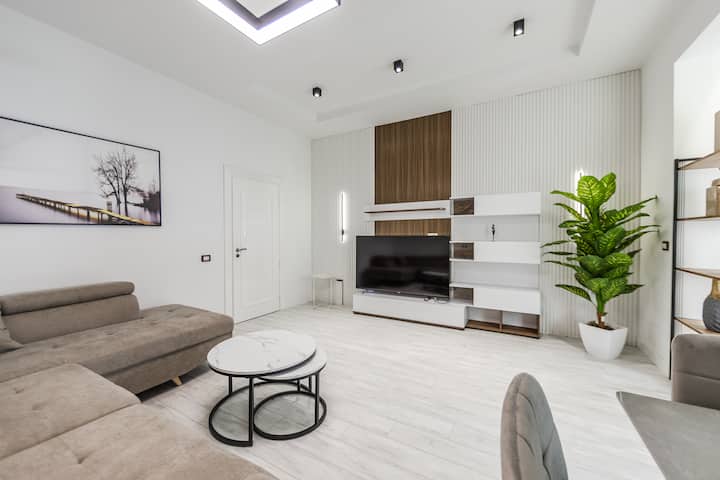 Premium 1 Bedroom Escape | Quiet Stay + Parking - Tirana