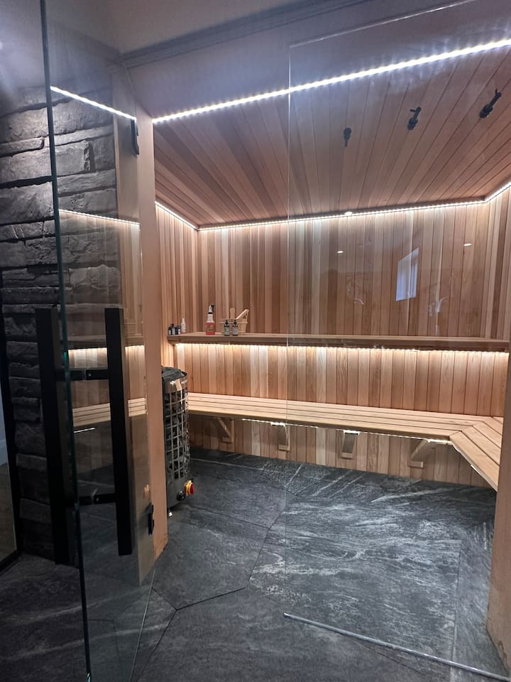 Jewelwoods Retreat W/sauna,gym, Bar, Pool Table - Huntsville