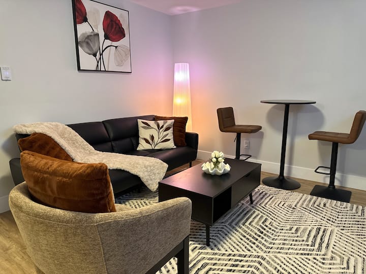 Modern Suite In Moncton | Near Casino - Moncton