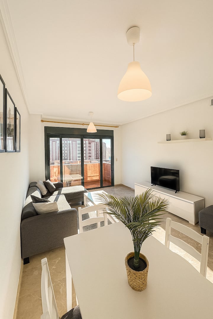 Premium Apartment With Pool, Gym & Parking - Valencia