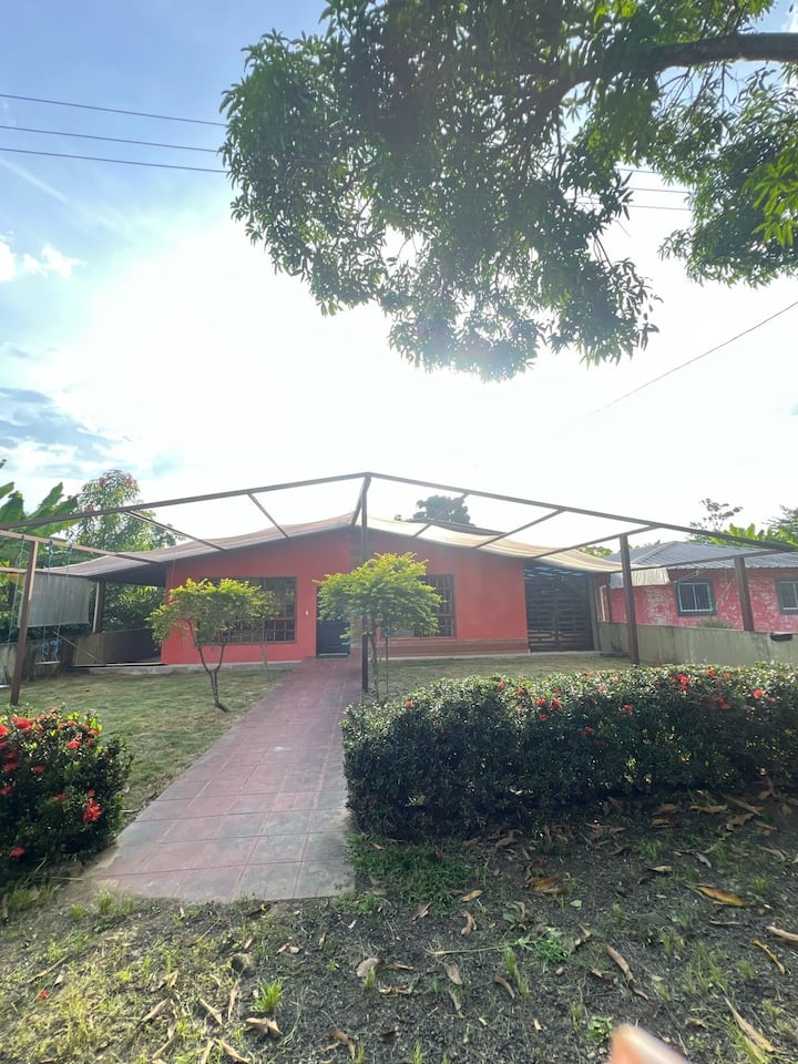 Casa Familiar De Vacaciones En Chone -