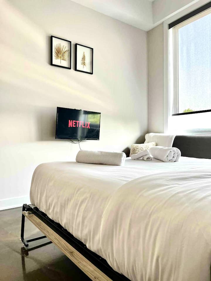 Stylish Midtown Condo – Fast Wi‑fi & Self Check‑in - Montreal