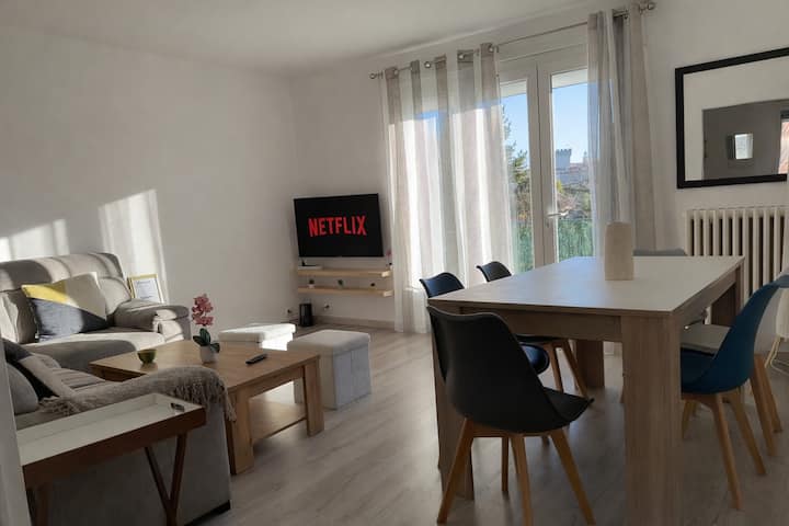 T4 • 6pers • 3 Chambres • Parking • Balcon - Beaumes-de-Venise