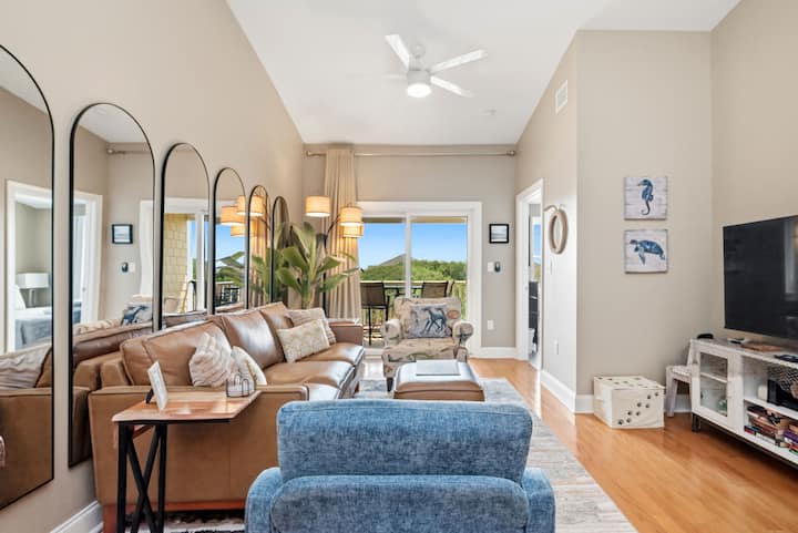 Greyt Escape: Lovely, Dog-friendly Ocean View - Oak Island, NC