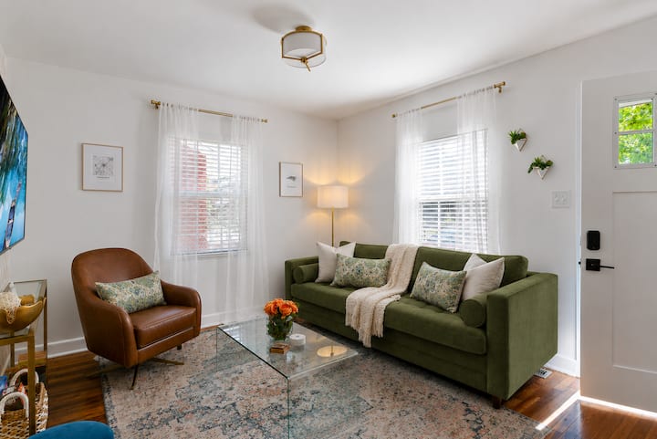 Cozy Bungalow | 3 Mi To Uptown Charlotte - Charlotte, NC
