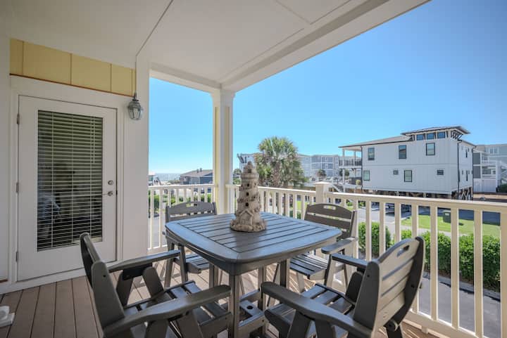 Star Fish: Ocean View Condo With Pool And Hot Tub - Oak Island, NC