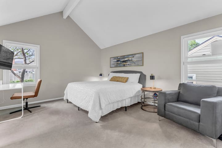 Master Suite In Lenexa - Kansas City, MO