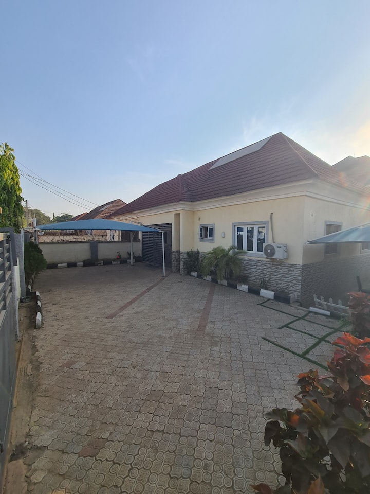 Warm Cozy Nest. Relax, Work, Unwind And Recharge - Nigeria