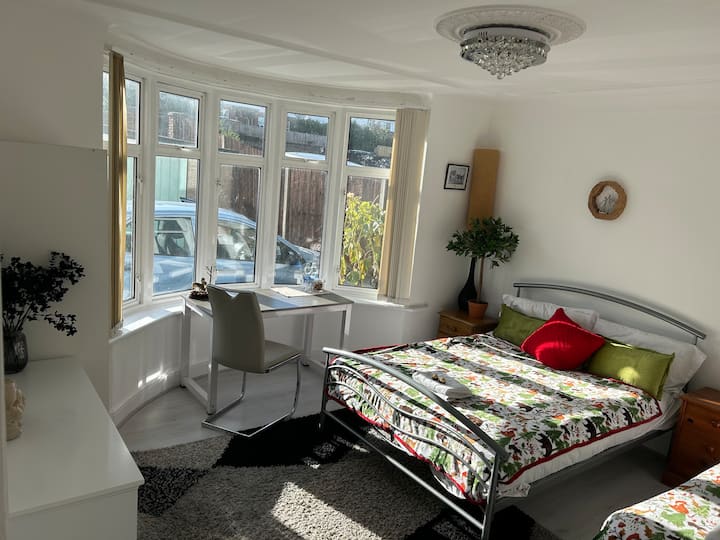 Peaceful Double Room, 25 Mins Central London - Maidenhead