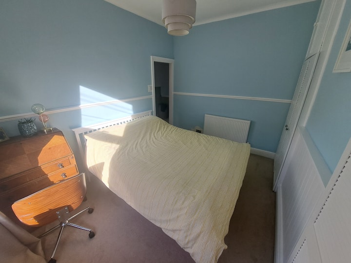 King Room In Friendly Home. - Leeds