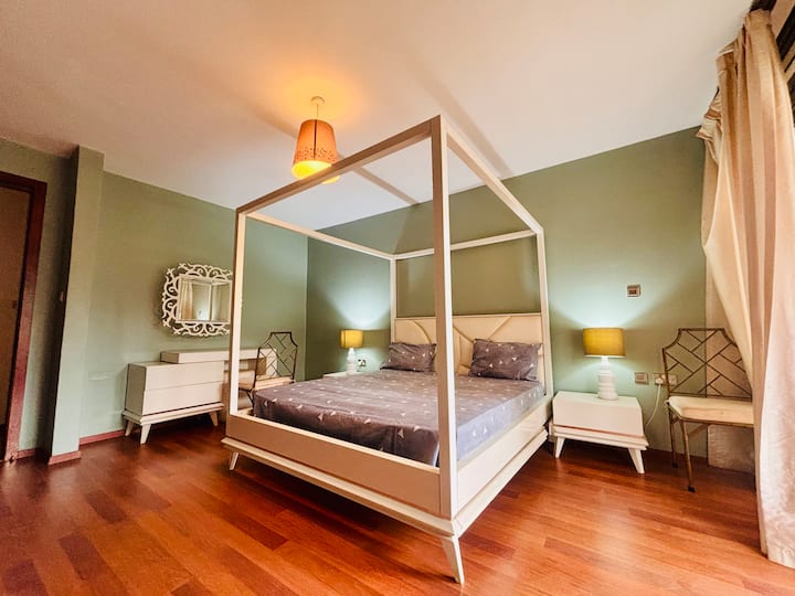 Boutique Room With Tub & Forest Views In Parklands - Nairobi