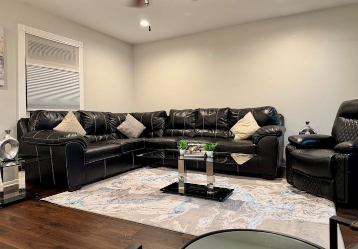 Spacious 4br/3.5ba Home Near Schaumburg - Hoffman Estates, IL