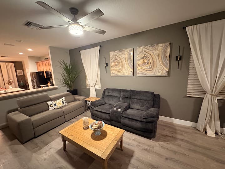 The Lakeview Getaway - Apollo Beach, FL