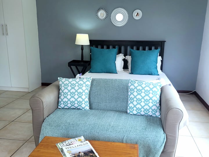 Deja' Blu Bed And Breakfast - East London