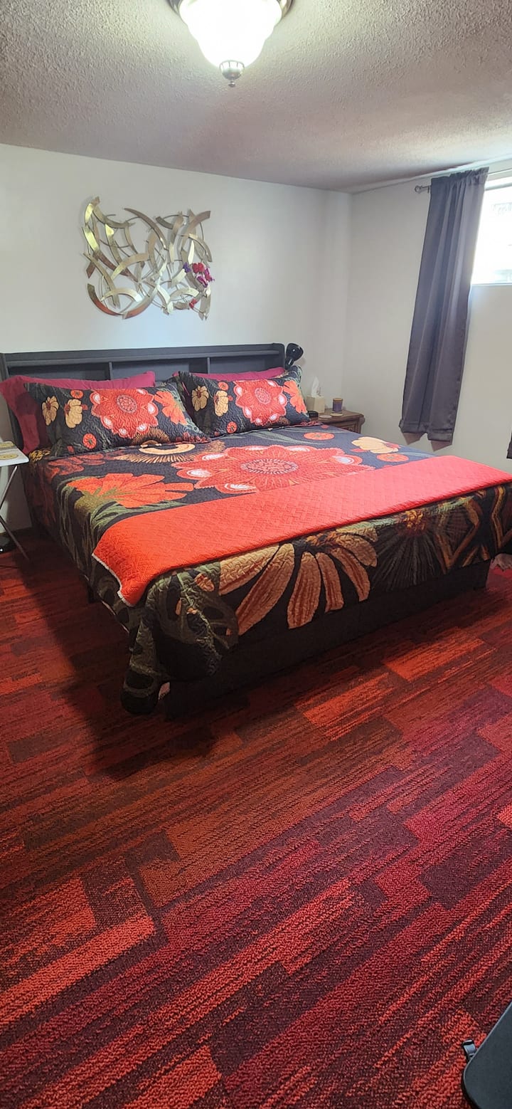 Xl 400 Sq. Ft. Majestic Master Suite + Bathroom - Des Moines, WA