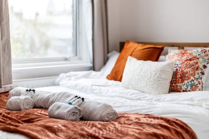 5 Mins To Stratford | Modern Apartment | Parking - Chingford