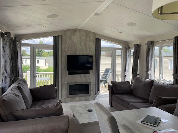 2 Bedr Caravan On Lake, Hoburne Cotswold - South Cerney