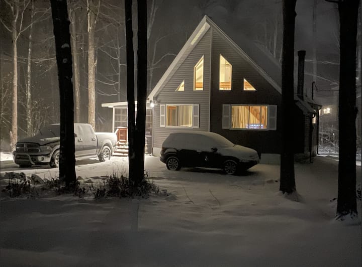 The Bear's House |Pet Friendly| Level 2 Ev Charger - Gouldsboro Lake, PA