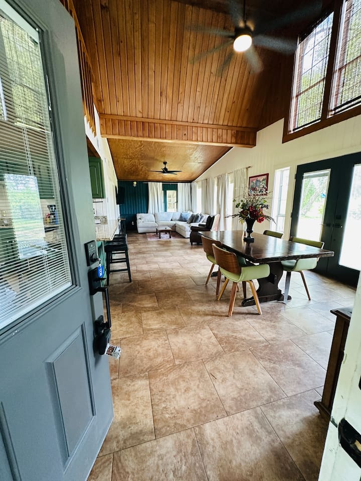 Themonroestay Iv: River Hideaway - Monroe