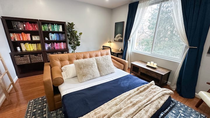 Bright 1br | Deck + Steps To Metro - Washington, D.C.