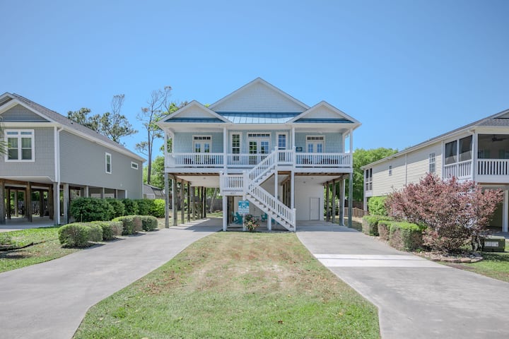 Pelican Cove: Home Centrally Located In Yaupon - Oak Island, NC