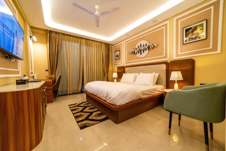 Luxe Feel | Private Seated Balcony Near Lulu Mall - Lucknow