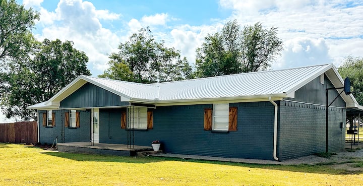 Paradise Valley Escape - Medicine Park, OK