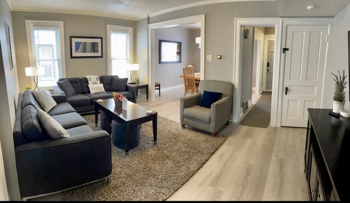 3br, 4 Min Walk To Attractions! - Niagara Falls