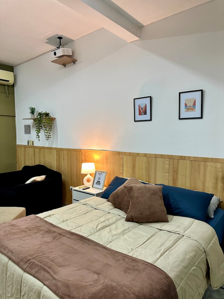 Loft Cálido Y Tranquilo Con Cine En Casa–asunción - Lambaré