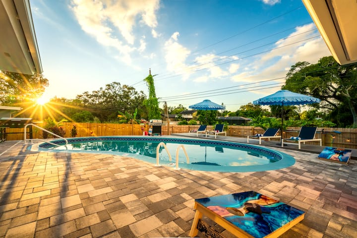 Mins To Beach, Heated Pool, Minigolf, Firepit - Indian Rocks Beach, FL