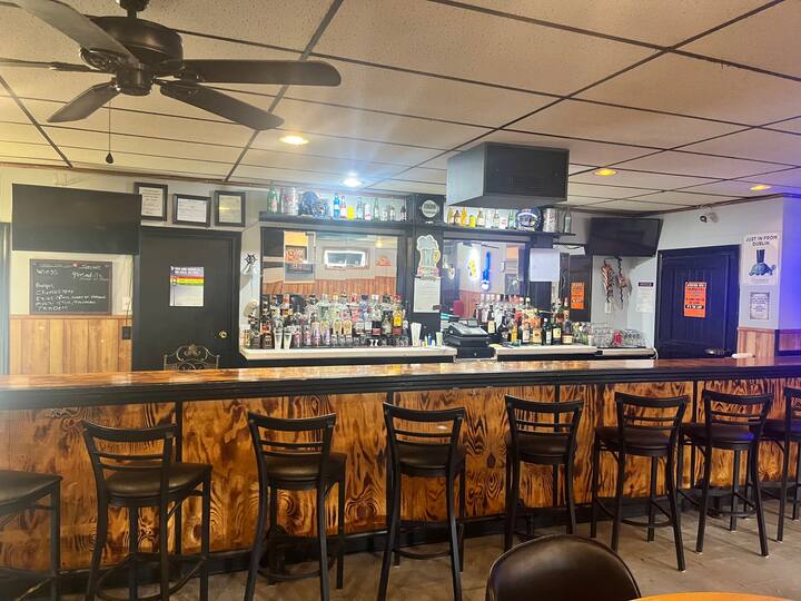 Beautiful Bar With Tiki Bar - Thompson, PA