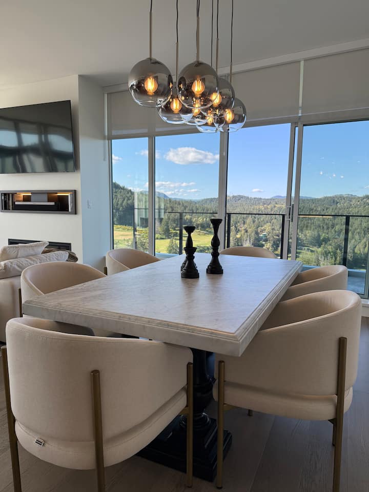 Stunning Bear Mountain Penthouse - Langford