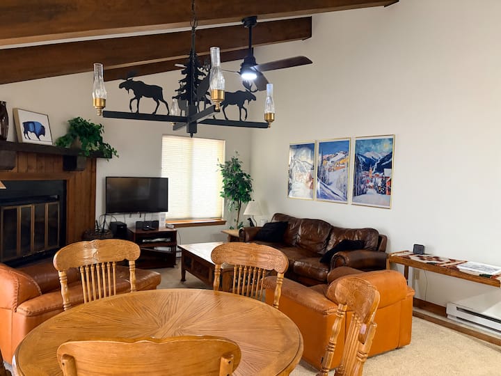 Condo In The Heart Of Avon (Free Shuttle, Hot Tub) - Avon, CO