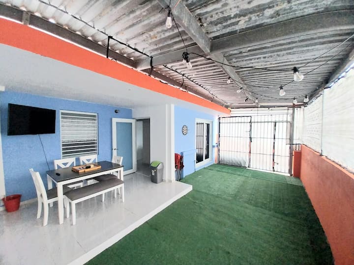 Entire House For 10 With Terrace Near Sju Airport - San Juan, Puerto Rico