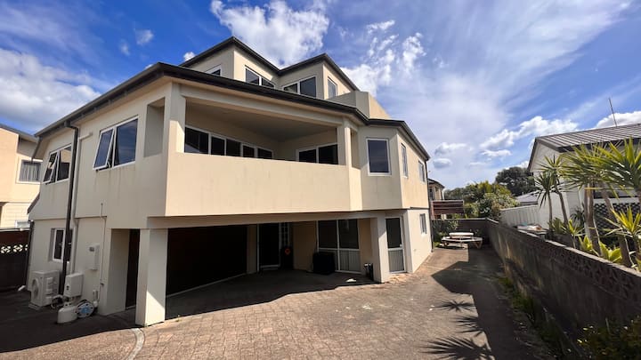 Rare Find For Kings Birthday - Mount Maunganui