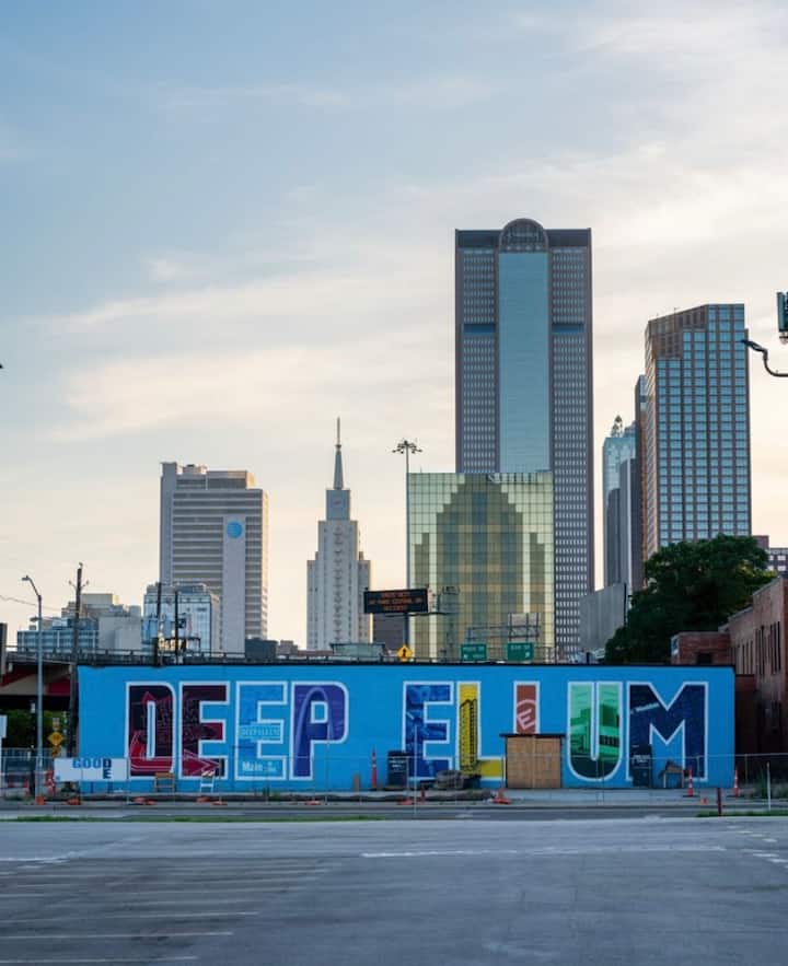 Deep Ellum|sleeps 5|balcony|pool|medical District - Dallas, TX