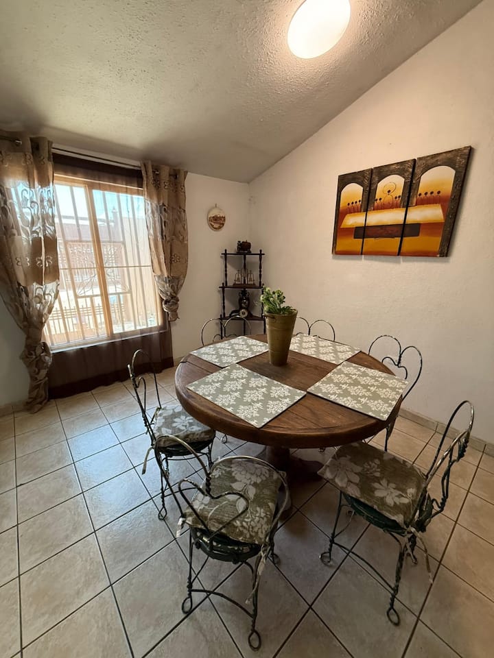 Amplia Casa Familiar Con Excelente Ubicación - Chihuahua