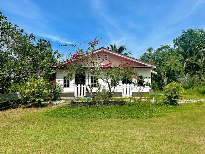 1 Queenbed Cottage|pool| Kapal Terbang Guest House - Langkawi