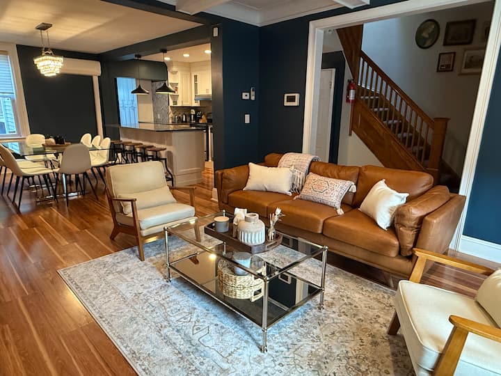 New Listing - Private Pool! 15 Mins From Midtown - Queens, NY