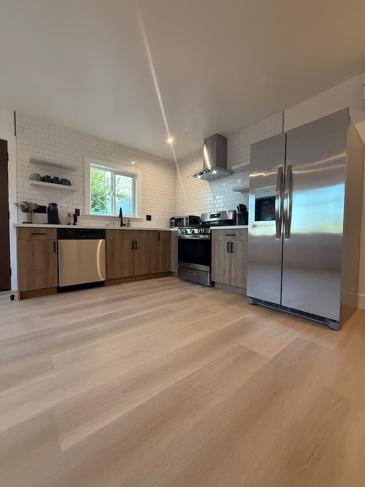 Cozy 2-bedroom Unit In E Hollywood - Los Angeles, CA