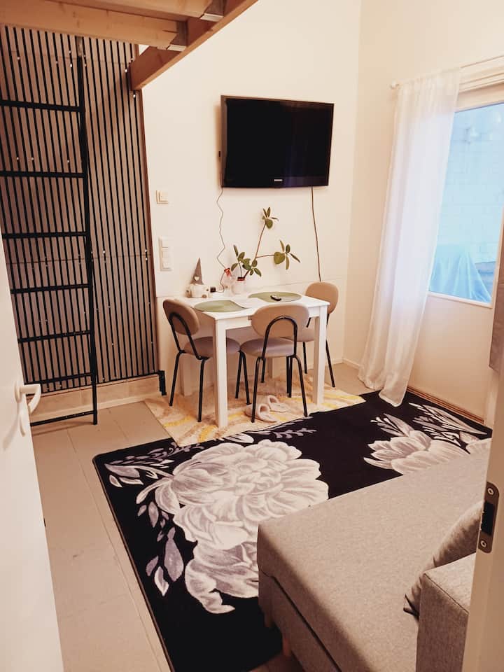 Yöpaikka Maaseudulla Kahden Kaupungin Välissä. - Riihimäki