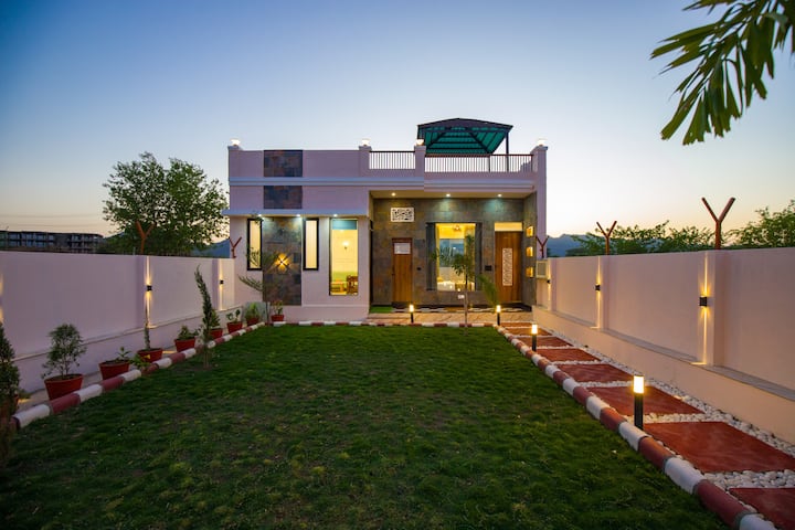 Pet-friendly Stay With Poolside Charm & Views - Udaipur
