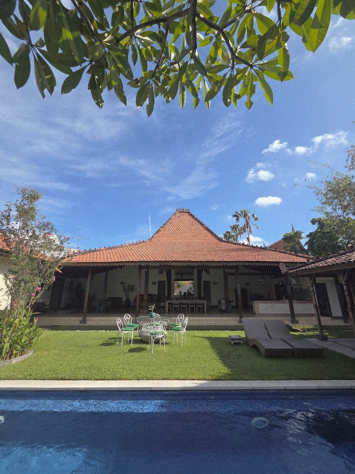 Beautiful Javanese Style Villa In Bumbak Umalas - Canggu