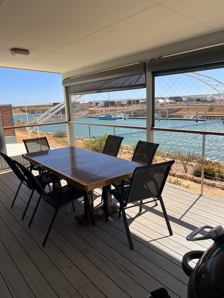 Exmouth Beautiful Waterfront Family Home - Exmouth