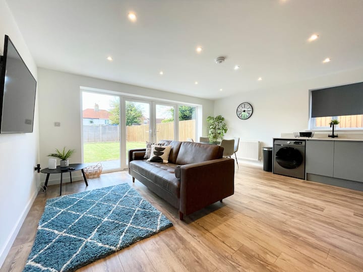 New Bungalow • Central • Plenty Of Parking • Wi-fi - Gloucester, UK