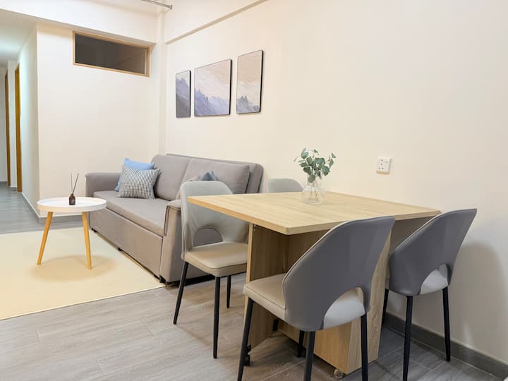 Newly Renovated Big 4 Room City Center Apt! - Hong Kong