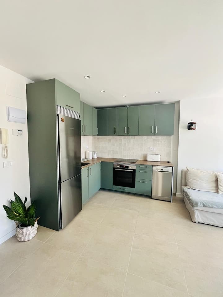 Cozy Flat Newly Renovated In The Heart Of The City - Torremolinos