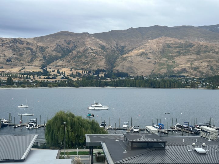 Lakeside Penthouse Studio - Wanaka